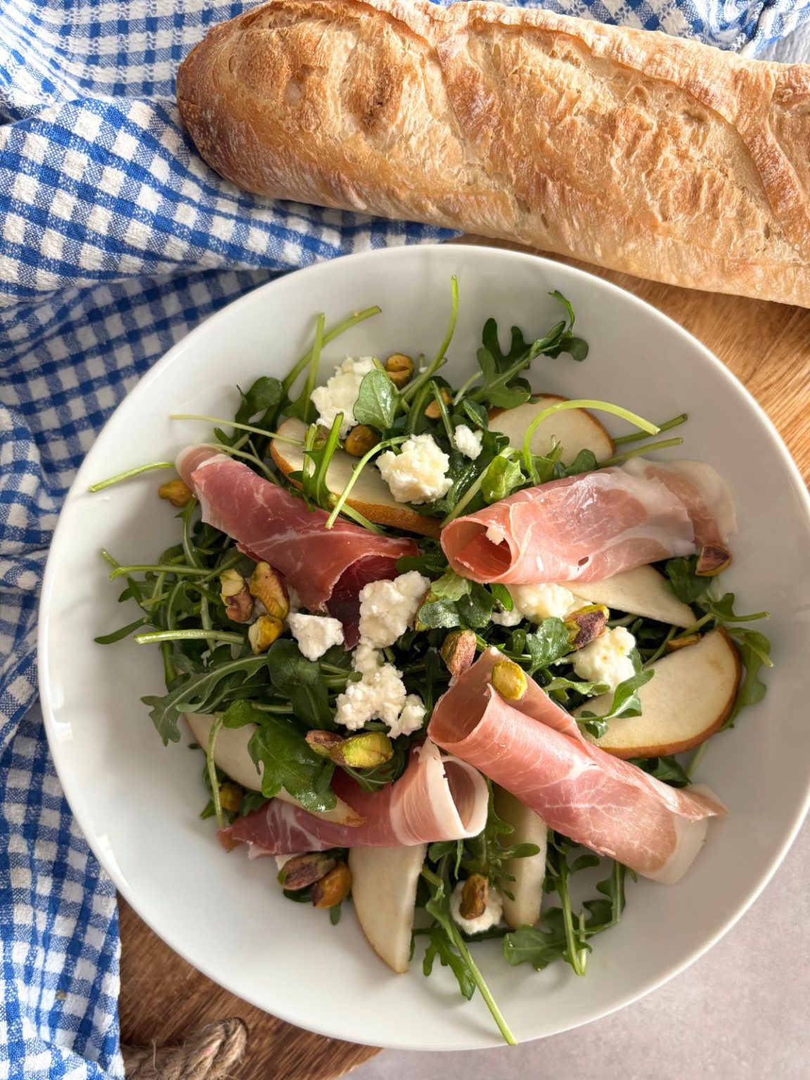 Arugula Salad With Goat Cheese, Pears and Prosciutto