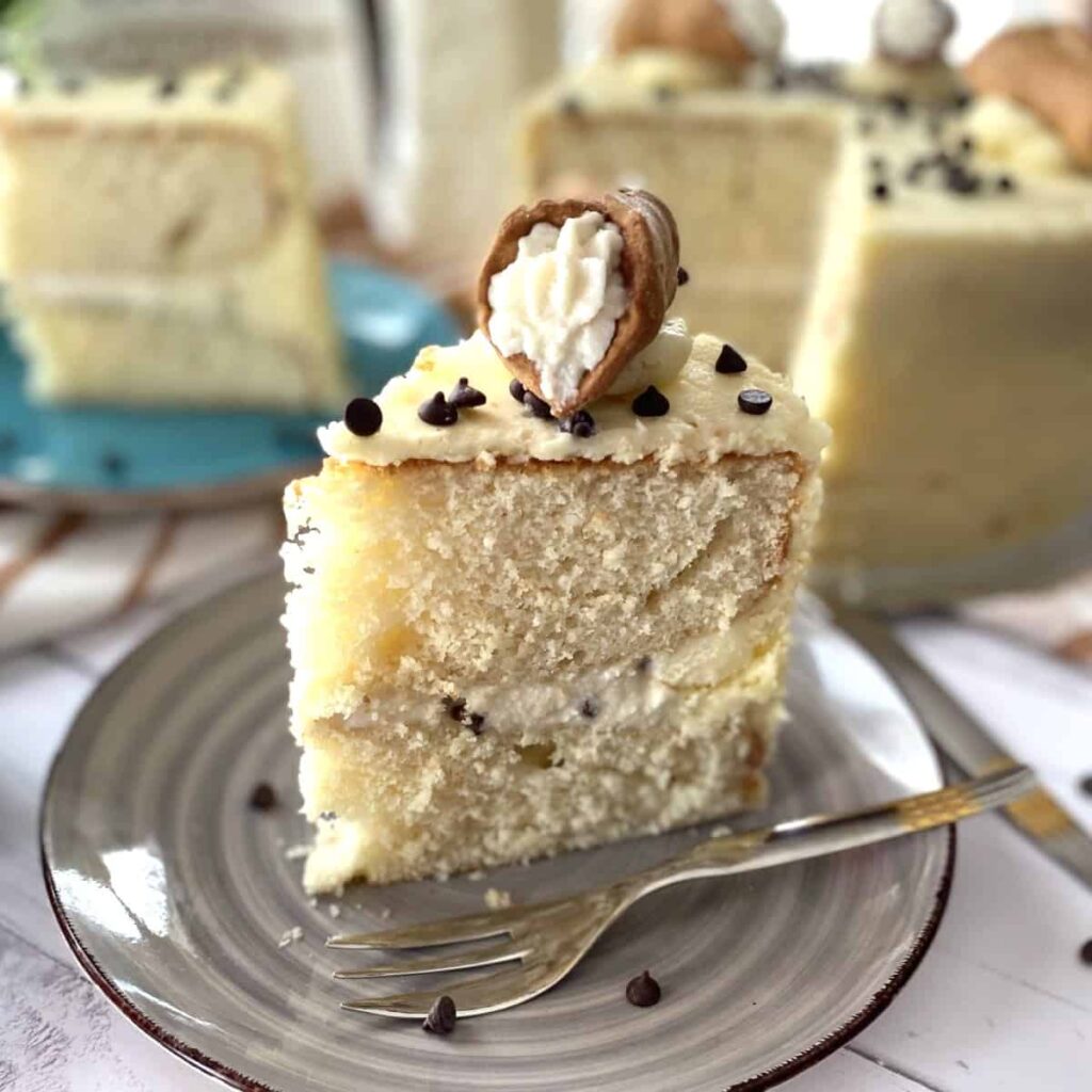 Cake with Cannoli Filling