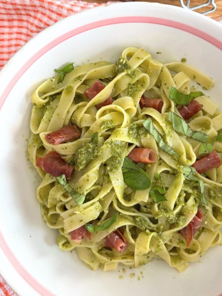 Easy Pesto Pasta Recipe with Crispy Prosciutto
